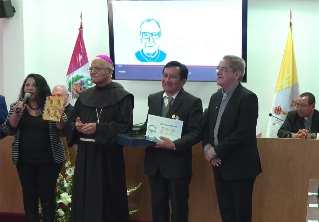 Mira Por Ellos felicita a su editora, Jesús León, por Premio Nacional ...