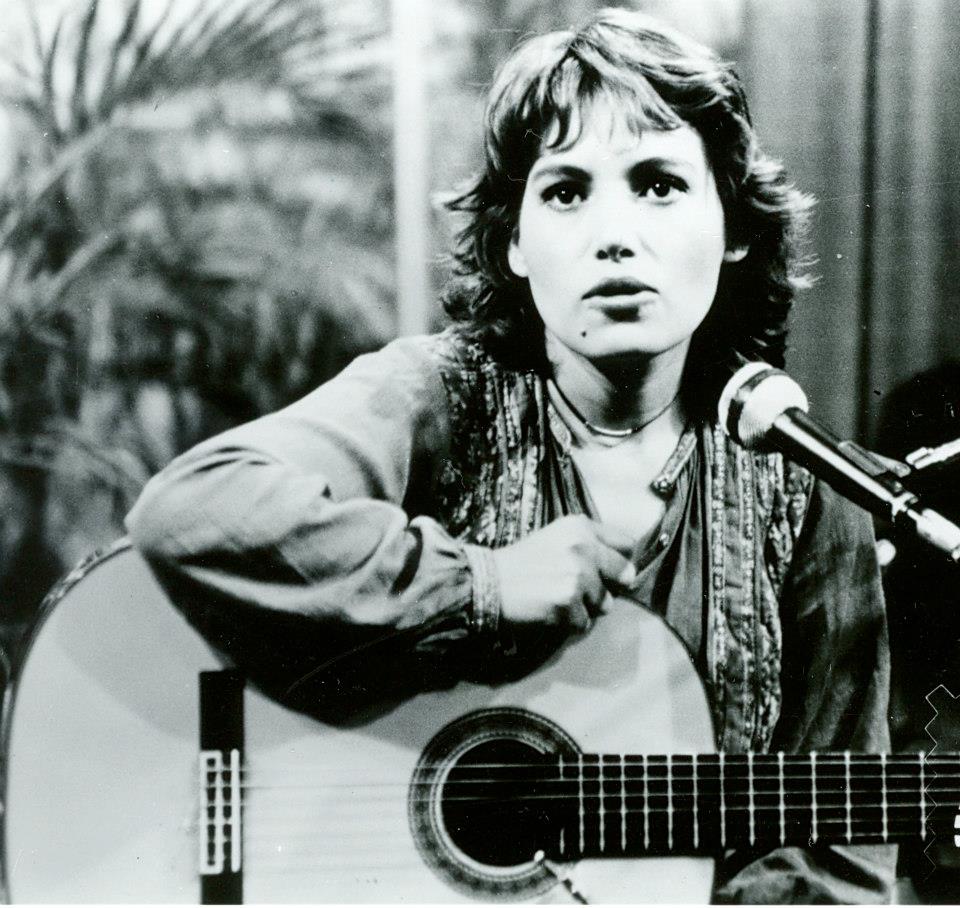 Tania Libertad: Una mujer que se transforma en voz – Mira por Ellos